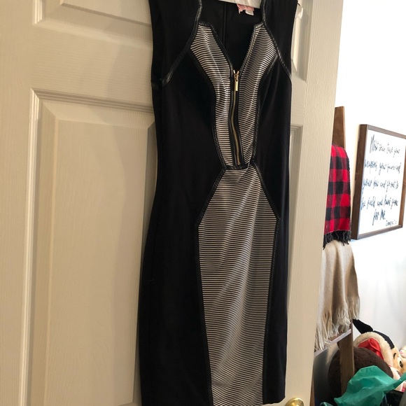 Cache | Dresses | Cache Size 2 Back Zip Wear To Work Lbd Cap Sleeve ...